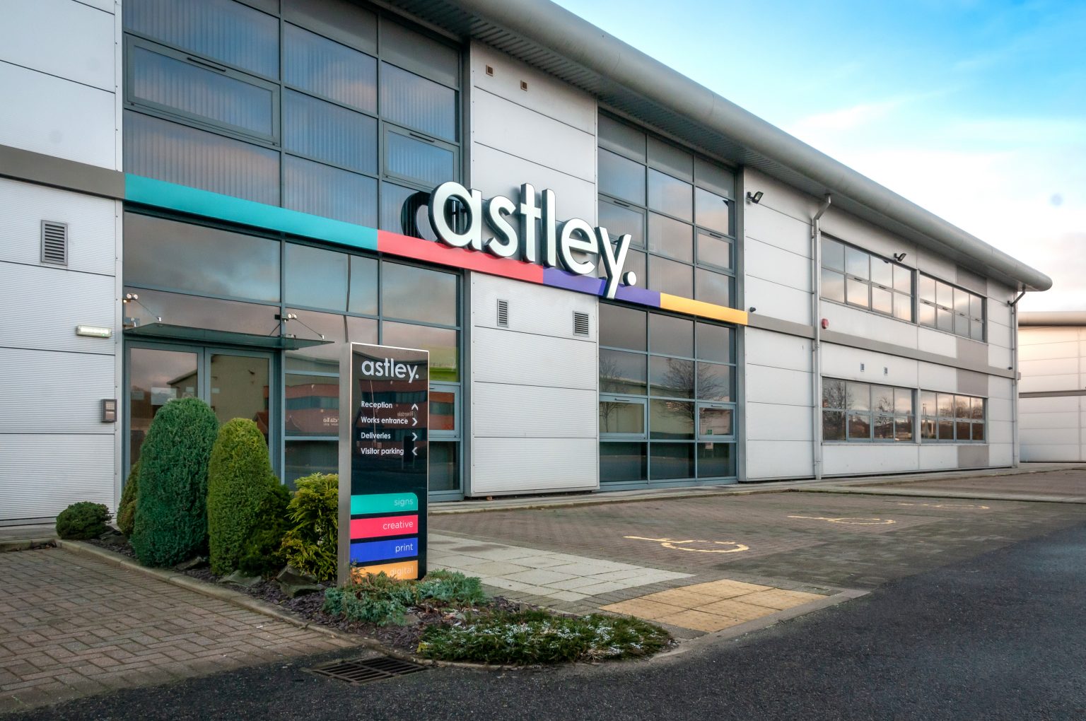 ISA-UK member Astley Signs celebrates 30 year anniversary – BSGA
