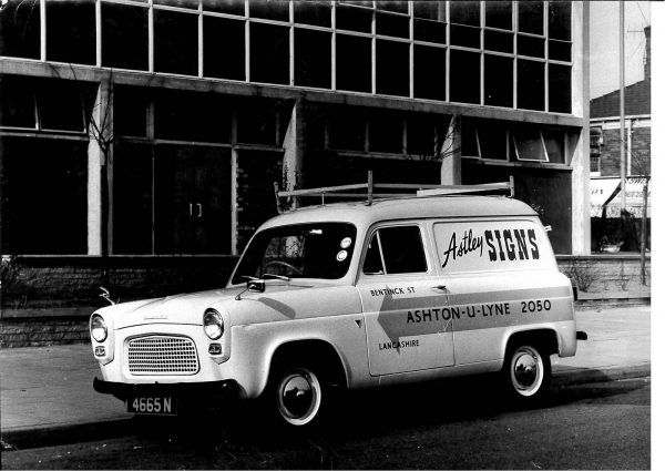 ISA-UK member Astley Signs celebrates 30 year anniversary – BSGA